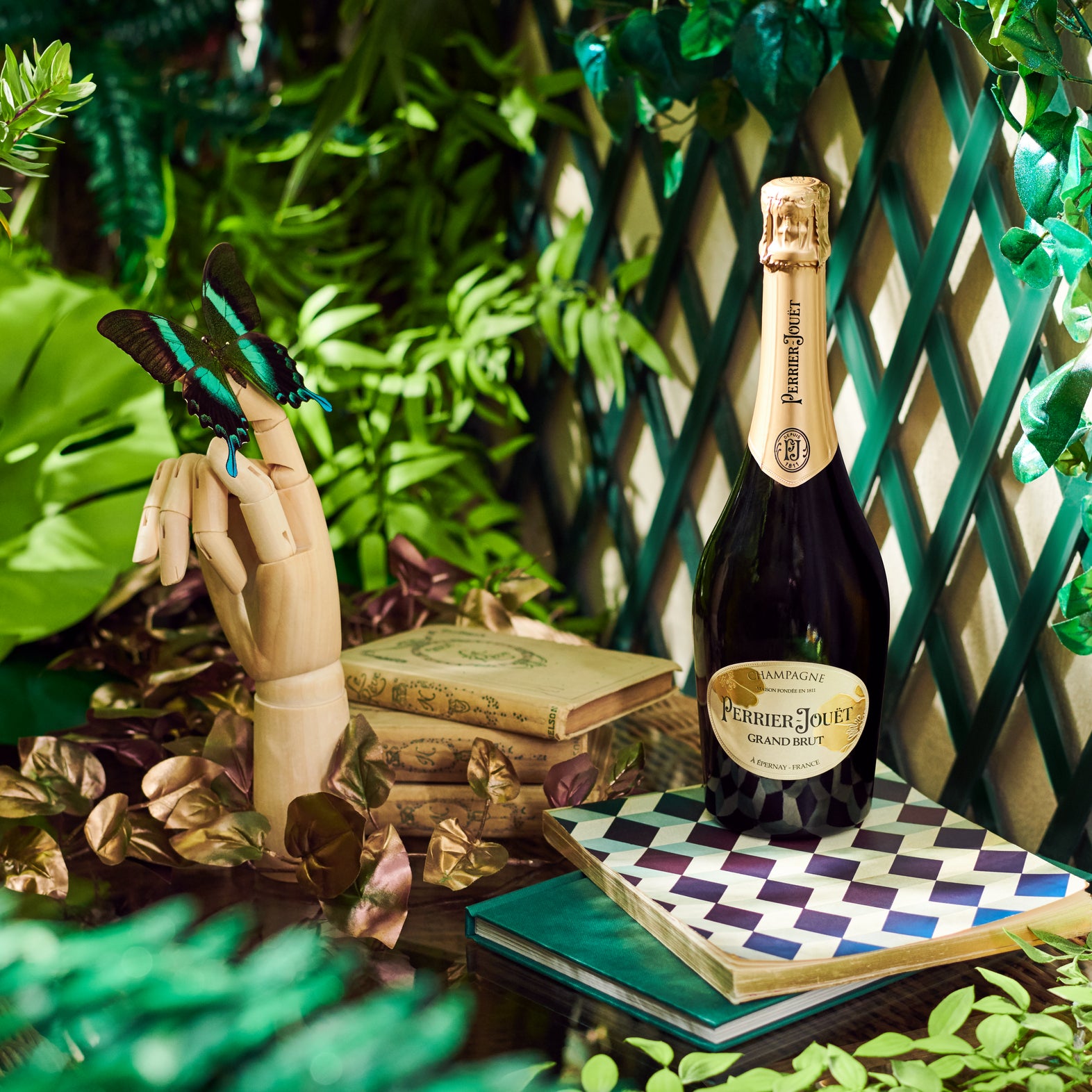 grand_brut_shape_ambiant_image_2.jpg | Perrier-Jouët Worldwide