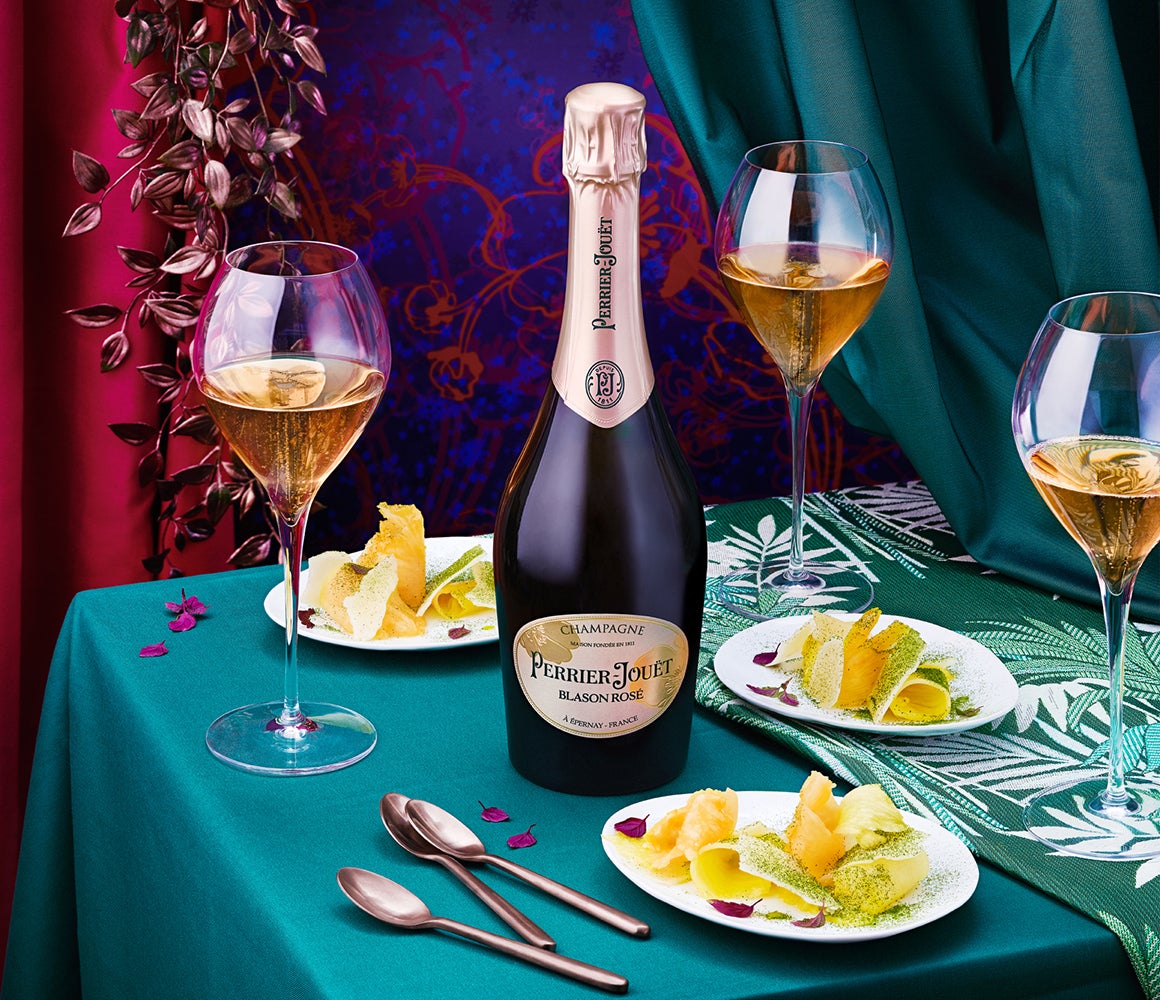 blason_rose_3.png | Perrier-Jouët Worldwide